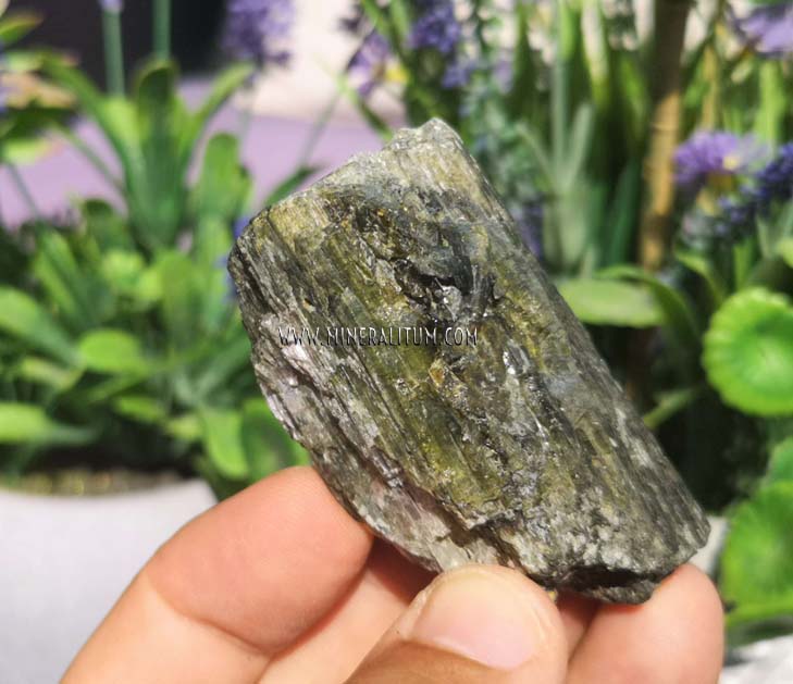 TURMALINA VERDE – MINERALITUM | exclusive minerals Tienda minerales online