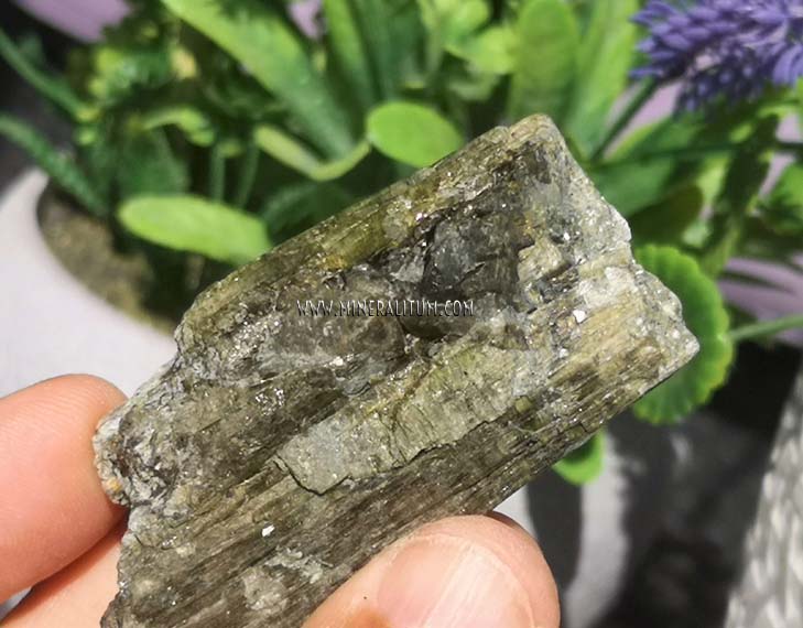 TURMALINA VERDE – MINERALITUM | exclusive minerals Tienda minerales online