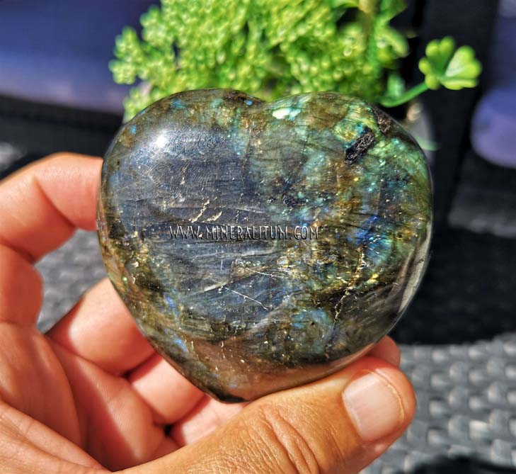 LABRADORITA CORAZÓN PULIDO – MINERALITUM | exclusive minerals Tienda ...