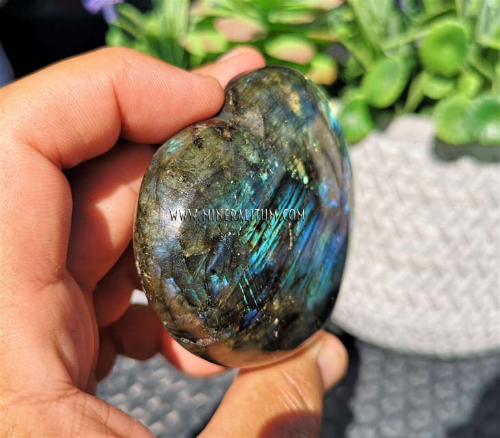 LABRADORITA CORAZÓN PULIDO – MINERALITUM | exclusive minerals Tienda ...