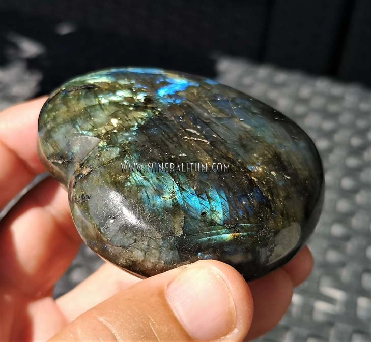 LABRADORITA CORAZÓN PULIDO – MINERALITUM | exclusive minerals Tienda ...