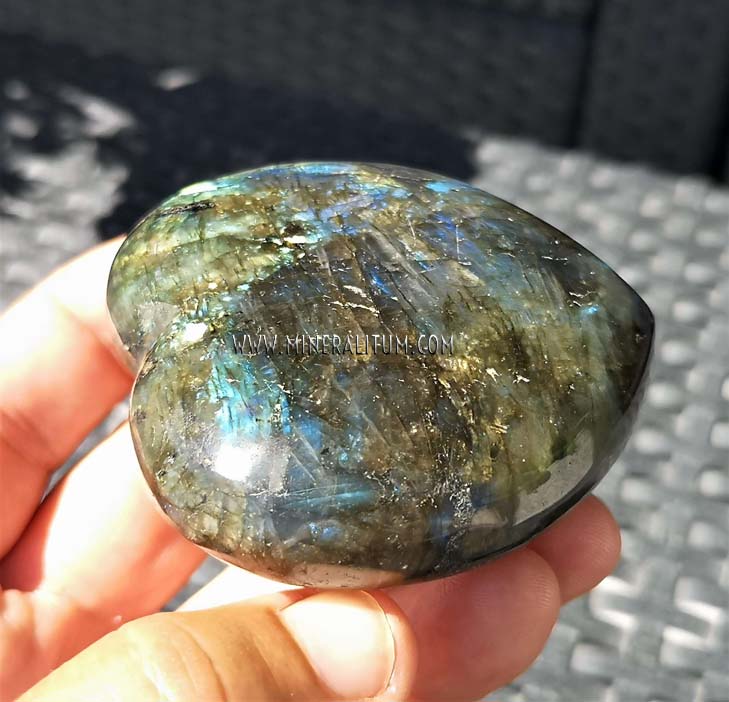 LABRADORITA CORAZÓN PULIDO – MINERALITUM | exclusive minerals Tienda ...
