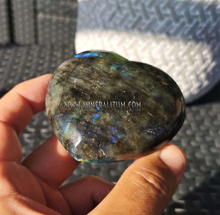 LABRADORITA CORAZÓN PULIDO – MINERALITUM | exclusive minerals Tienda ...