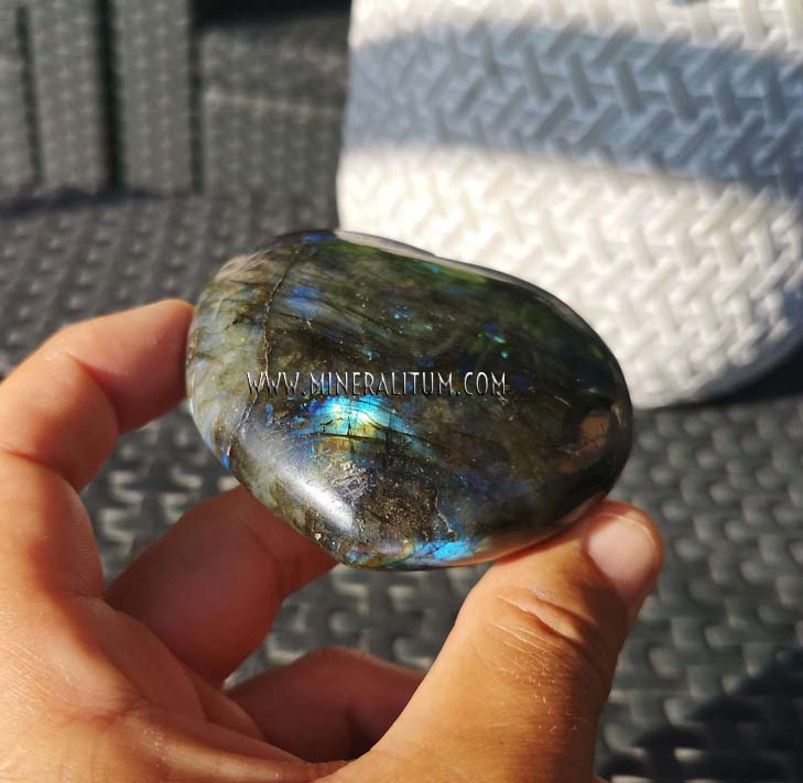 LABRADORITA CORAZÓN PULIDO – MINERALITUM | exclusive minerals Tienda ...