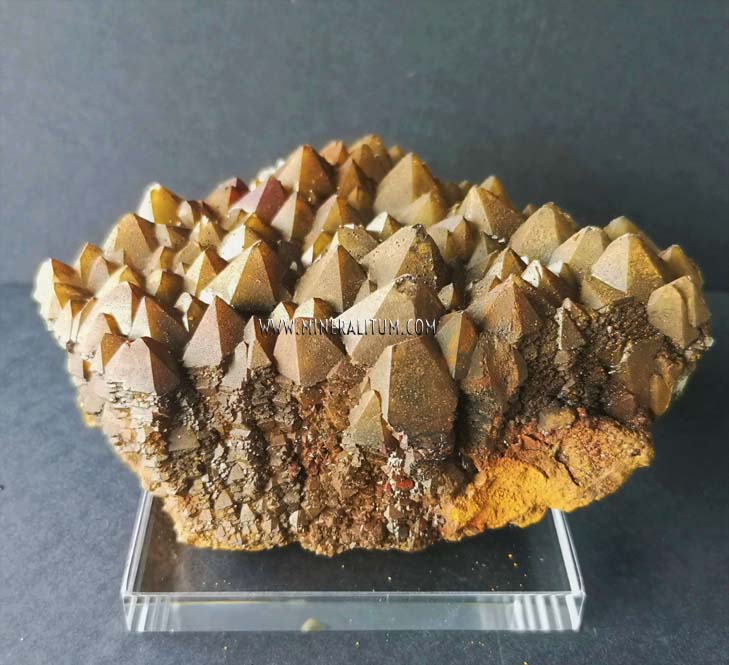 BROWN QUARTZ – MINERALITUM | exclusive minerals. Online mineral shop.